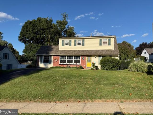 66 Quiet Rd, Levittown, PA 19057