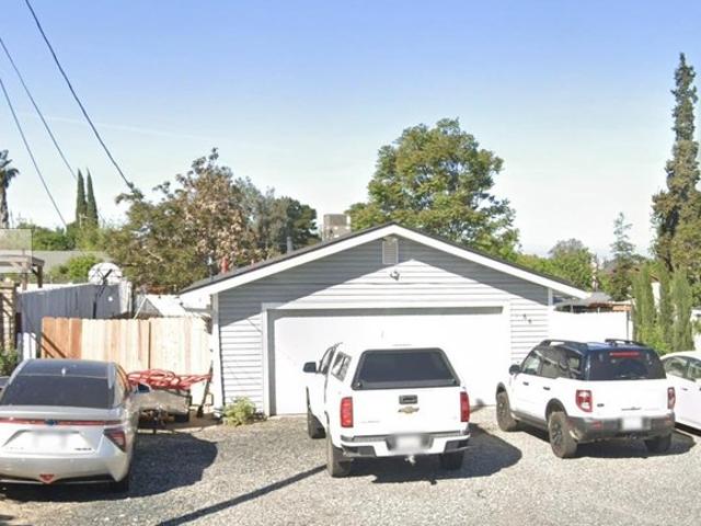 66 S Stearns Rd, Oakdale, CA 95361