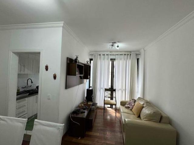 66m² no Centro Vila Sto Antônio: Planta Espaçosa, Andar Alto e Água Inclusa