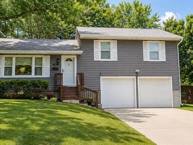6704 Woodward St, Overland Park, KS 66204