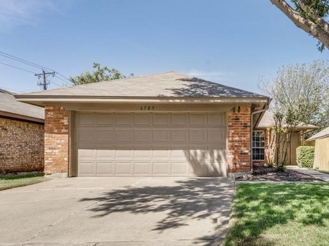 6705 Driffield Cir W, North Richland Hills, TX 76182