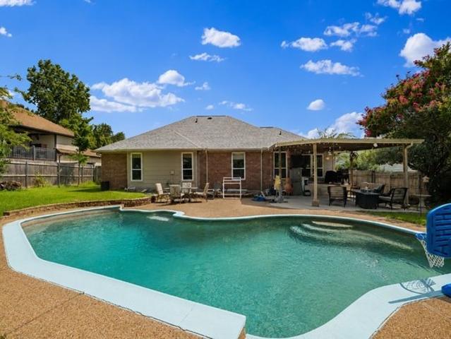 6705 Fair Oaks Dr, North Richland Hills, TX 76182