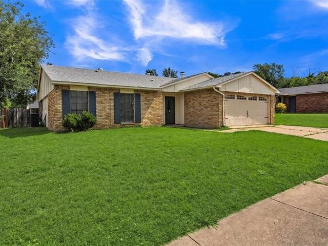 6705 Greenfield Dr, Arlington, TX 76016