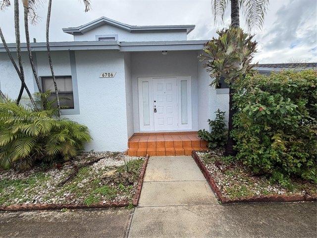 6706 SW 152nd Ct Unit 50 06, Miami, FL 33193
