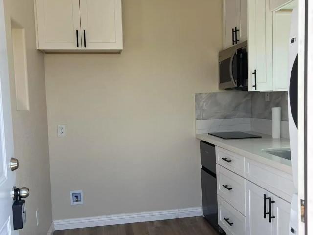 6708 Barnhurst
