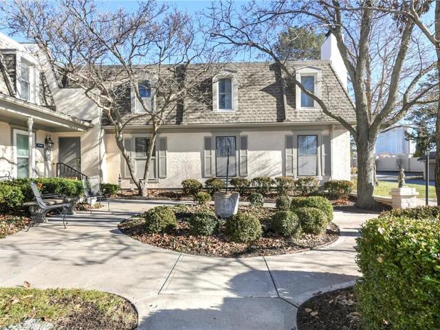 6708 W 109th St, Unit E, Overland Park, KS 66211 | MLS #2596 | Compass