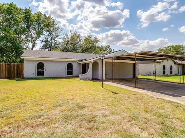 6709 Summit Ridge Dr, Watauga, TX 76148