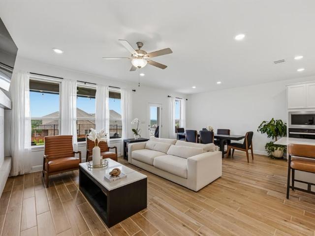 6700 Cliff Rose Dr