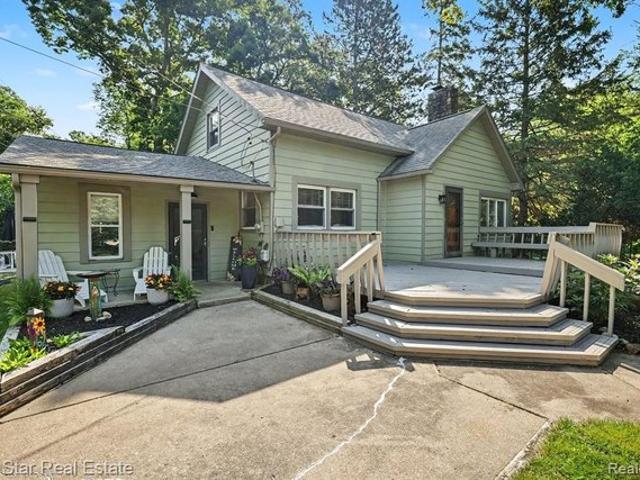 6700 Pontiac Trail Rd, West Bloomfield Township, MI 48323
