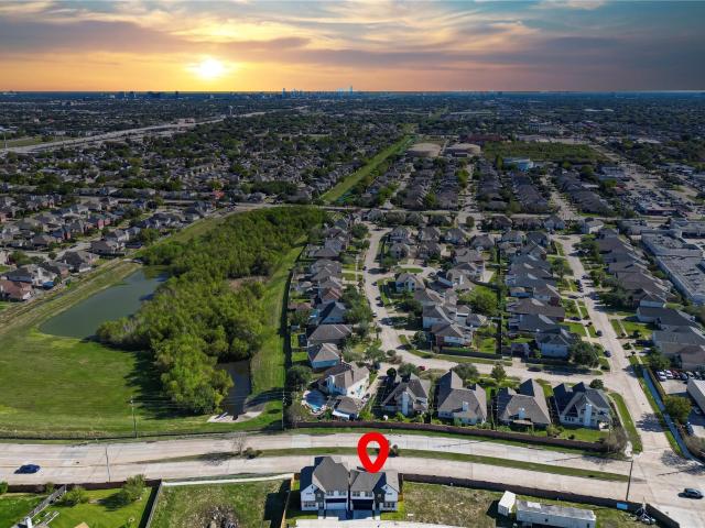 6702 Metro Blvd 8