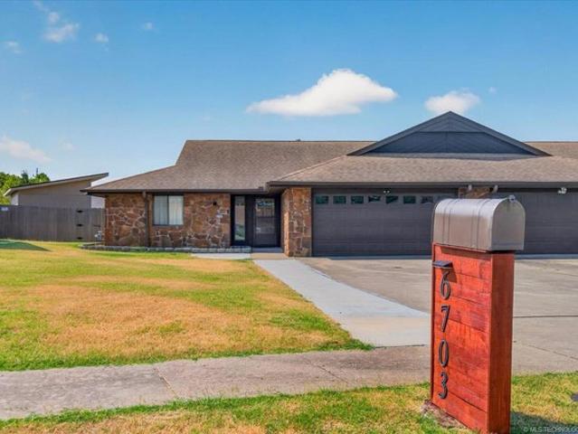6703 Abbey Rd, Bartlesville, OK 74006