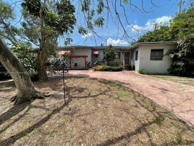 670 147th St NW, Miami, FL 33168