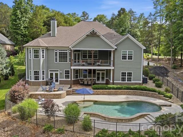 670 Arrow Point Ln, Davidson, NC 28036