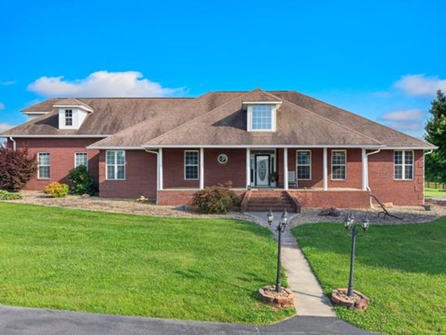 670 Burchfield Rd, Dandridge, TN 37725