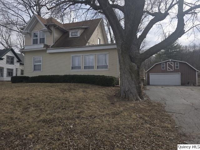 670 E 1st St, Dallas City, IL 62330