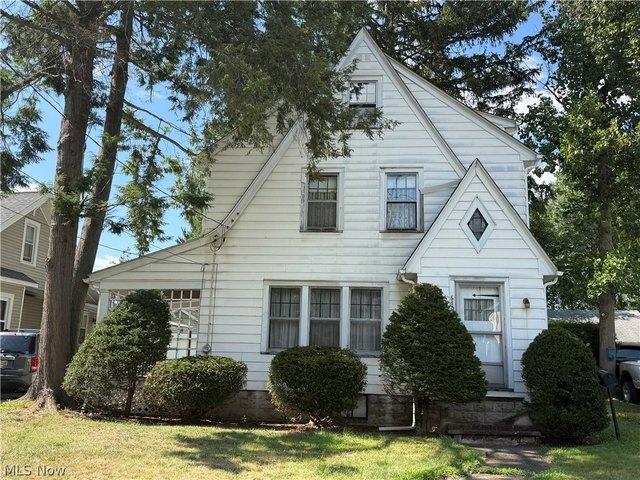 670 Kinsman St NW, Warren, OH 44483
