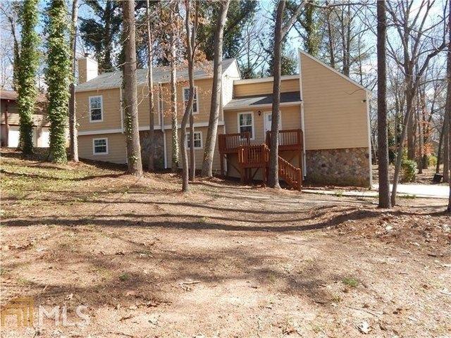 670 Lost Creek Cir, Stone Mountain, GA 30088