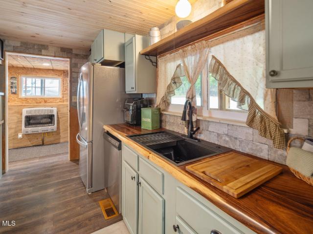 670 Mineral Springs Road
