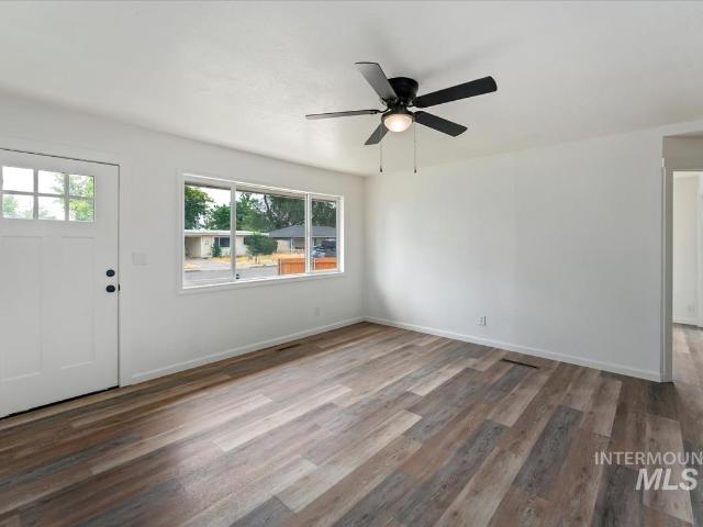 670 S 13th E
