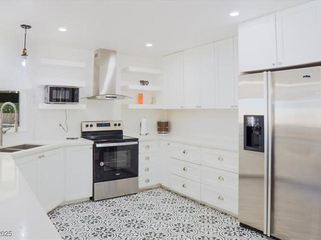670 S Cynthia St, Pahrump, NV 89048
