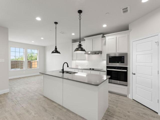 670 Sandiford Ct, Mansfield, TX 76063 | MLS #21016