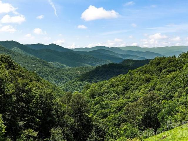 670 Parkway Dr, Maggie Valley, NC 28751