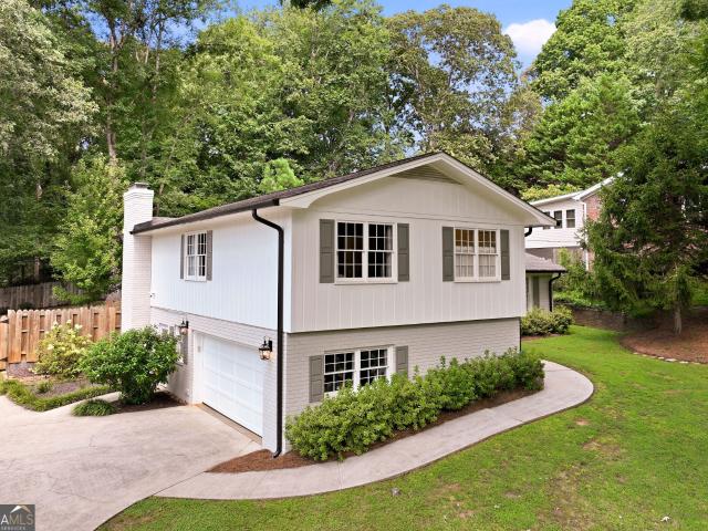 670 Robinhood Trail