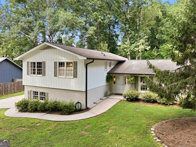 670 Robinhood Trl, Gainesville, GA 30501