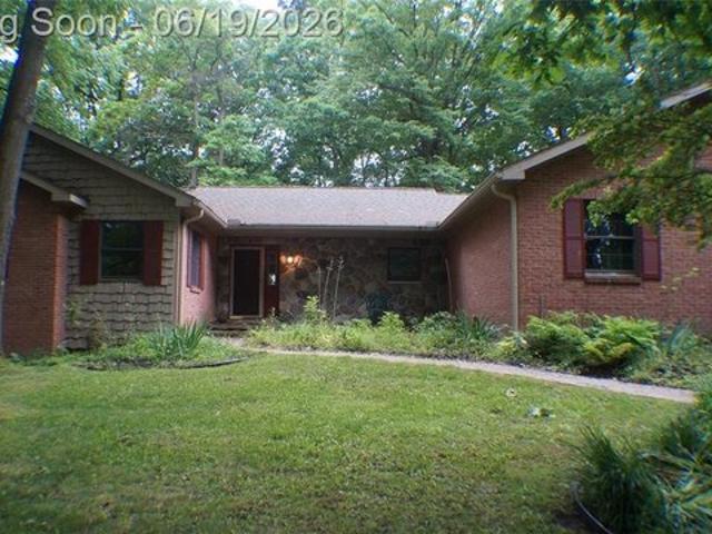 670 Rolling Acres Dr, Brandon, MI 48462
