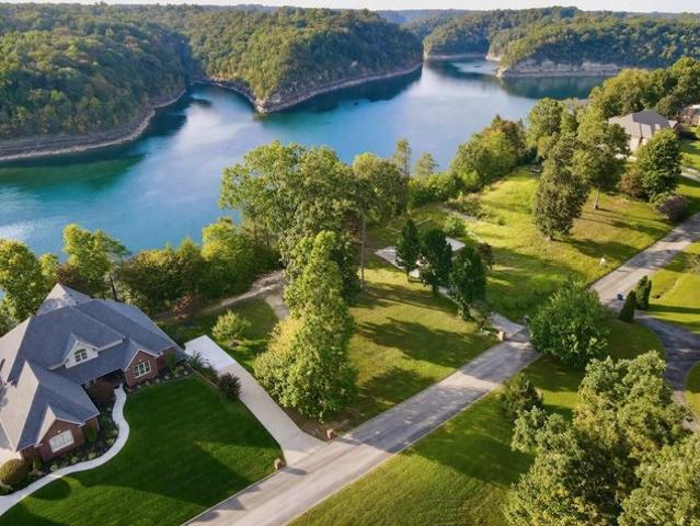 670 Water Cliff Dr, Somerset, KY 42503