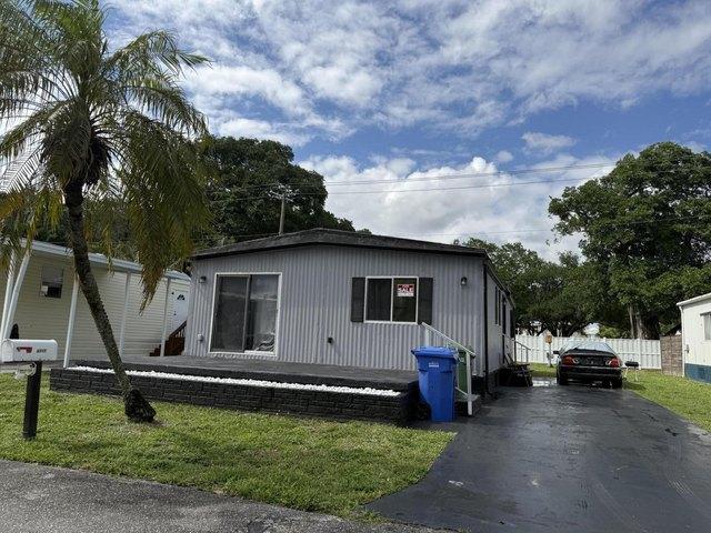 6715 NW 30th St, Margate, FL 33063
