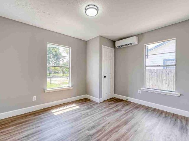 6715 Victoria St. 2 Bedroom Apartment for Rent at 6715 Victoria St, Houston, TX 77020 Denver Harbor Port Houston