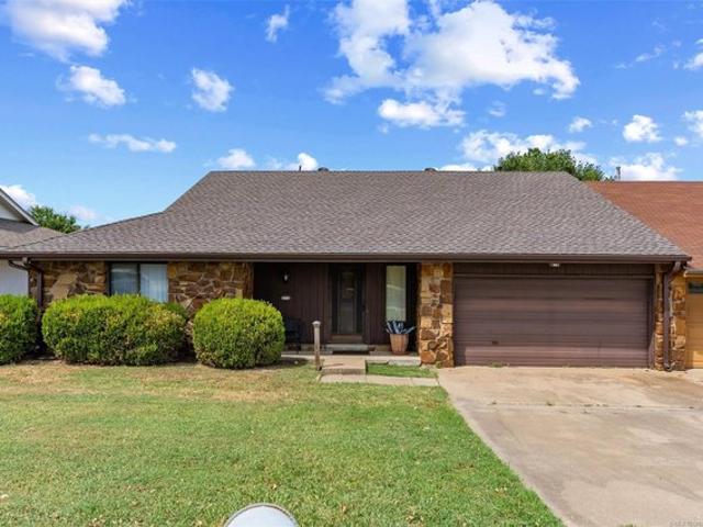 6716 Abbey Rd, Bartlesville, OK 74006