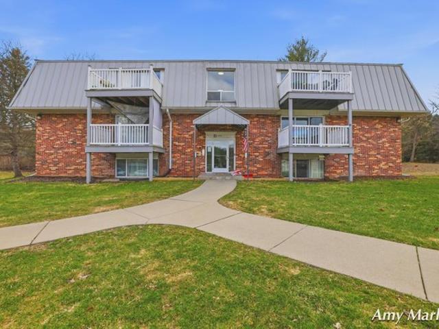 6716 Cascade Rd SE Unit 39, Grand Rapids, MI 49546