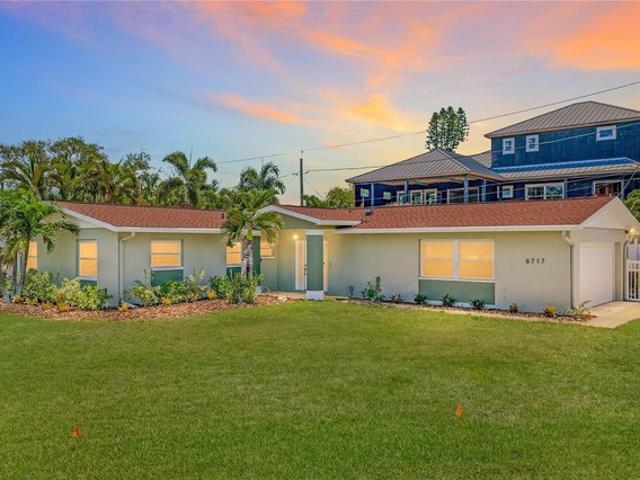 6717 Cardinal Dr S, Saint Petersburg, FL 33707