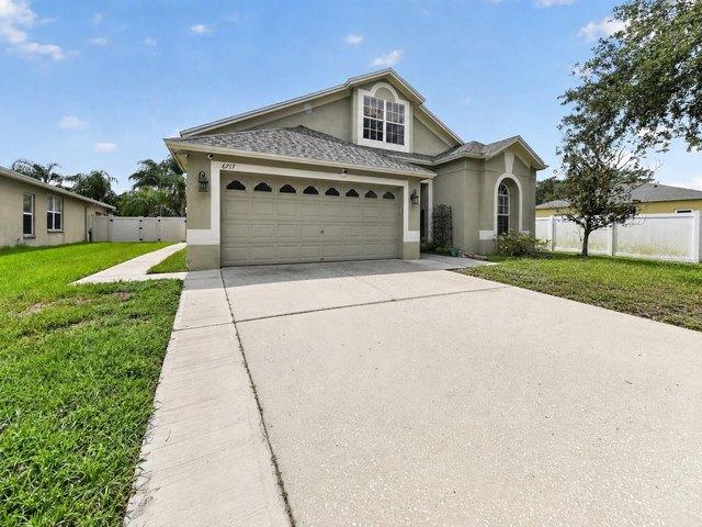 6717 Guilford Crest Dr, Apollo Beach, FL 33572
