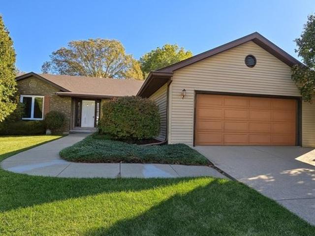 6718 N Chateau Pl, Peoria, IL 61615