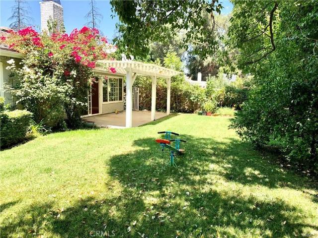 6718 N Shoup Ave, Woodland Hills, CA 91307 | MLS #SR26014 | Compass