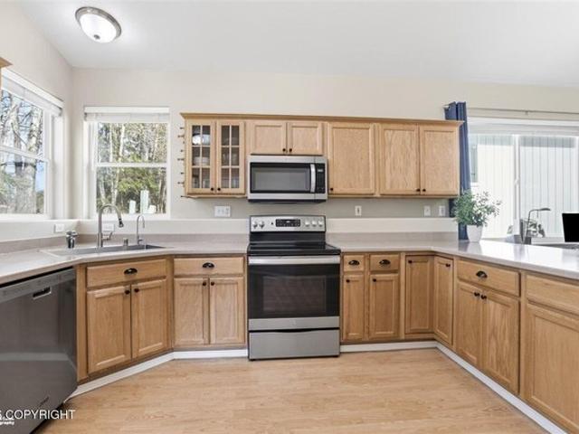 6718 Delong Landing Cir, Anchorage, AK 99502