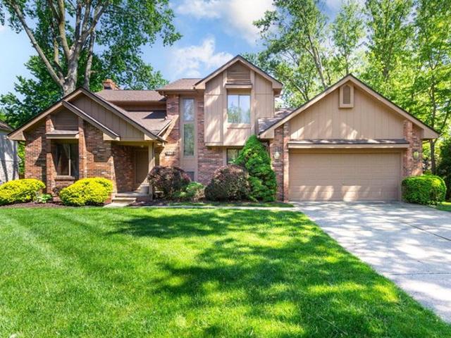 6718 Forest Park Dr, Troy, MI 48098
