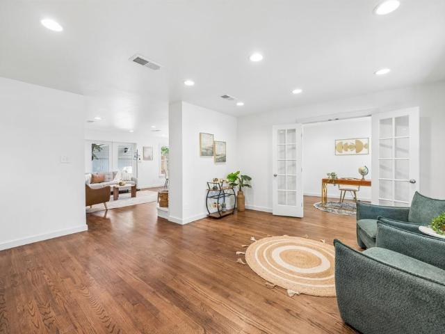 6718 Hialeah Drive