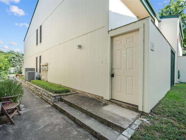 6718 Silvermine Dr # 302
