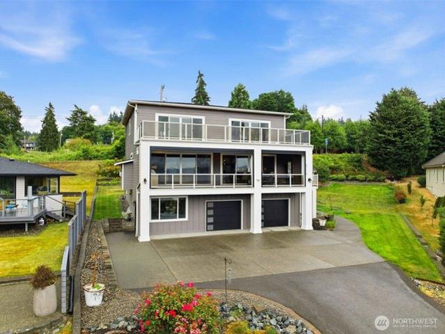 6718 Water St NE, Tacoma, WA 98422