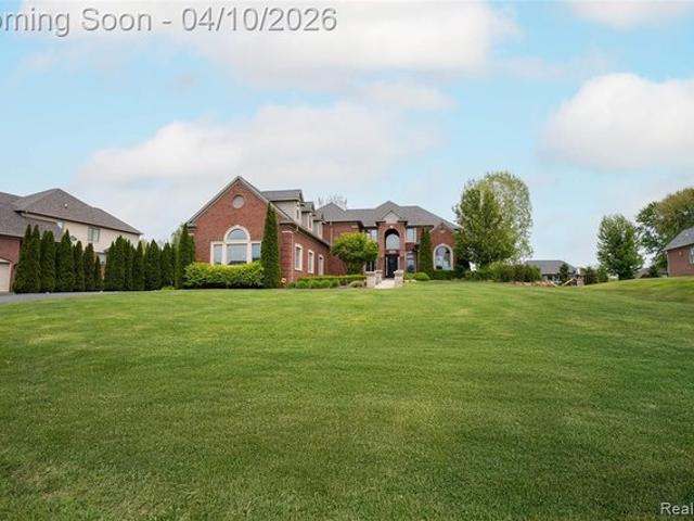 67102 Rachael Ln, Washington Township, MI 48095