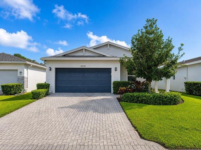 6710 Pointe of Woods Dr, West Palm Beach, FL 33413