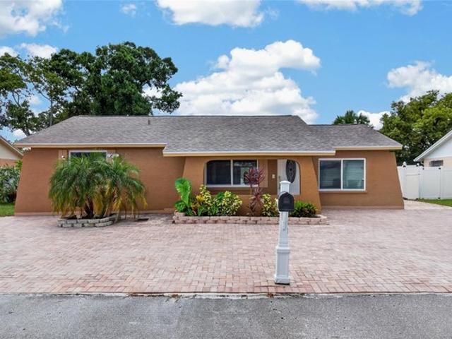 6711 Glen Forest Ct, Tampa, FL 33615