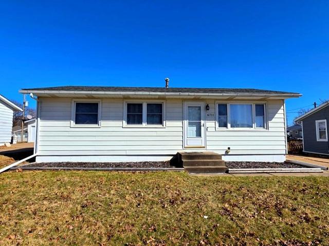 6711 Ridge Dr, Davenport, IA 52806