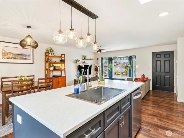 6713 66th Drive NE