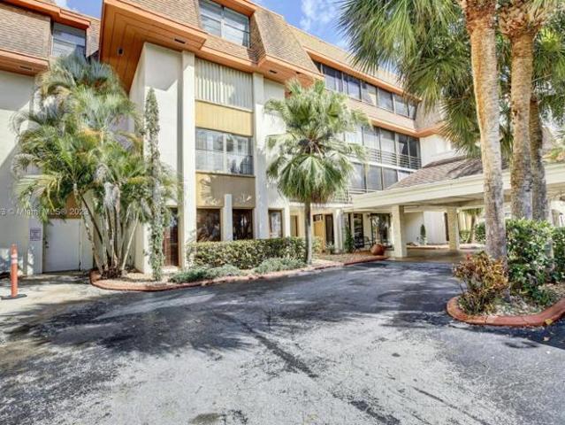671 195th St NE #208E, Miami, FL 33179