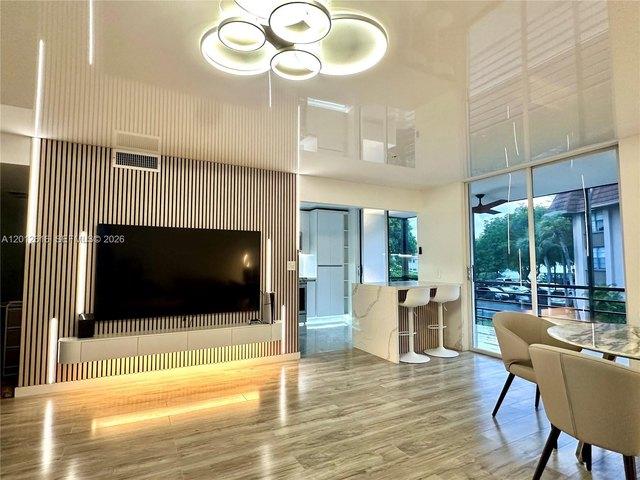 671 NE 195th St Unit 205E, Miami, FL 33179